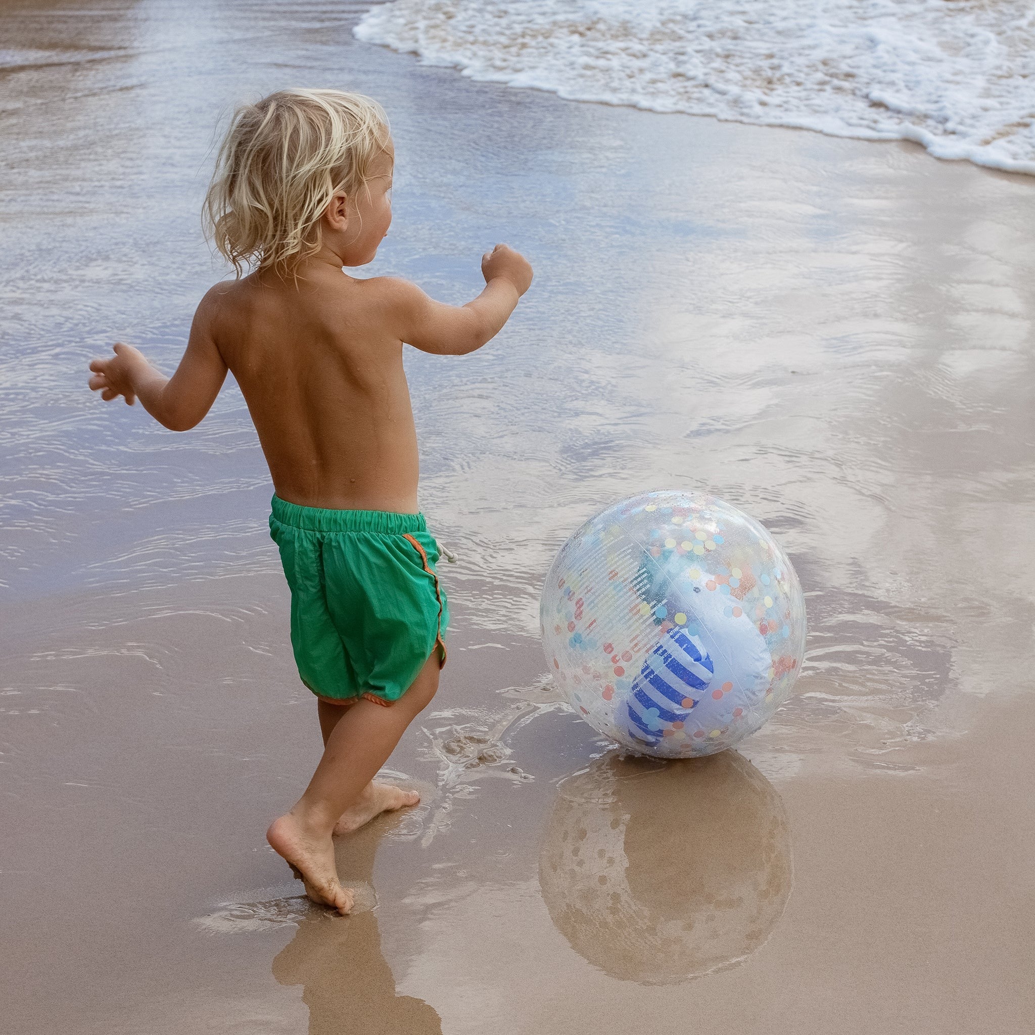 Sunnylife - 3D Inflatable Beach Ball - Sid The Seagull - Blue Stripe ...